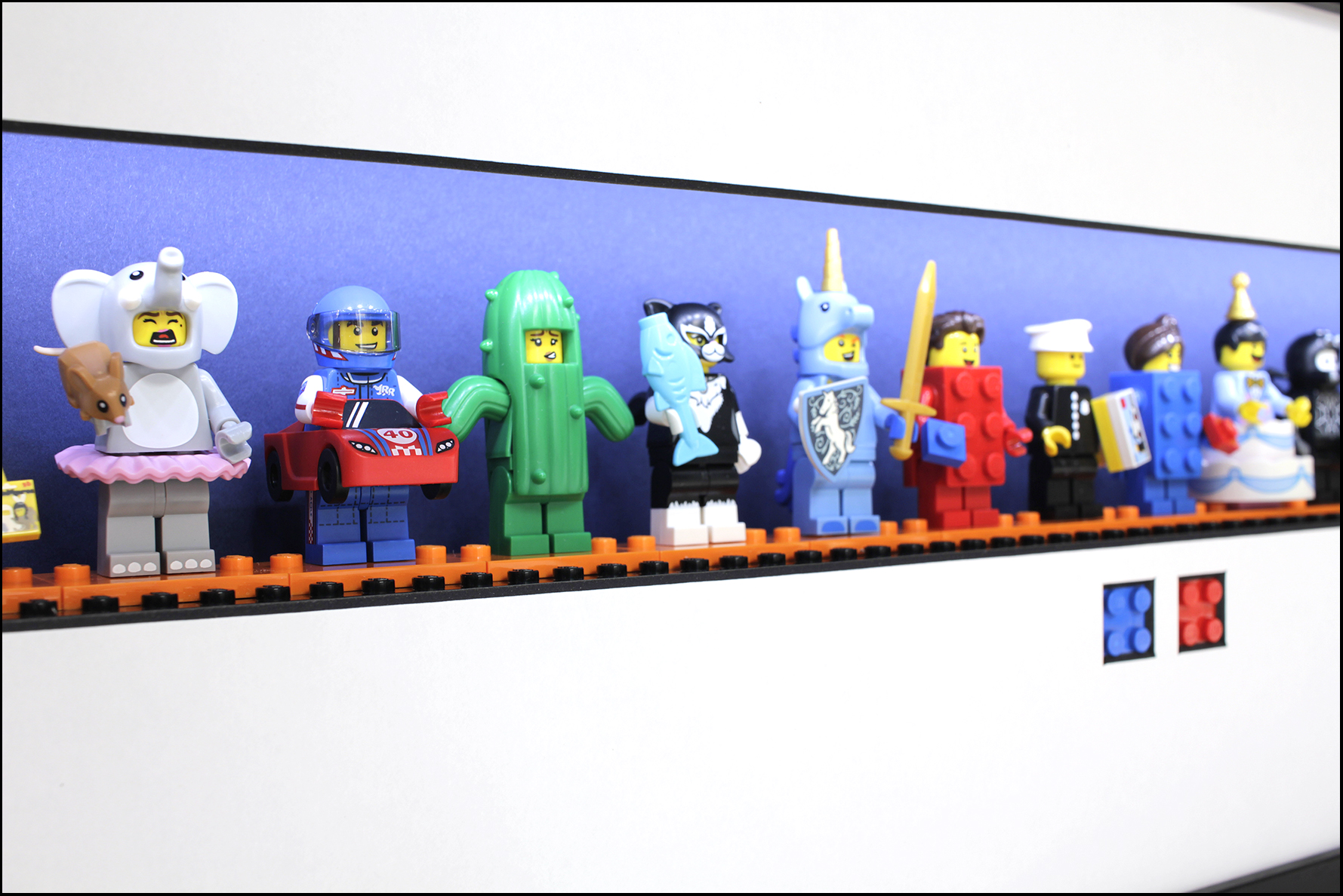 Build Your Own Frame – 18 Minifigures – Extra Deep Frame – Red Square Brick Build Your Own Frame – 18 Minifigures – Extra Deep Frame – Red Square Brick